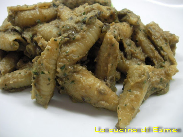 La cucina di Esme: Pasta tipo Castellane con pesto di melanzane